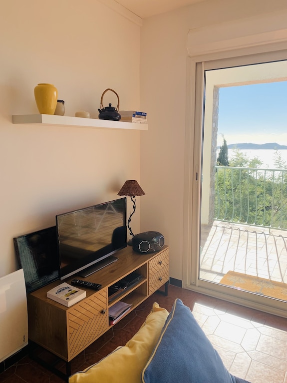 Vue Mer 180°calme Jardin Terrasse Pour 2 à 4 Personnes "Gîtes De France" - Plage de l'Almanarre