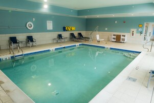 Piscina interior, da(s) 10:00 à(s) 22:00, espreguiçadeiras