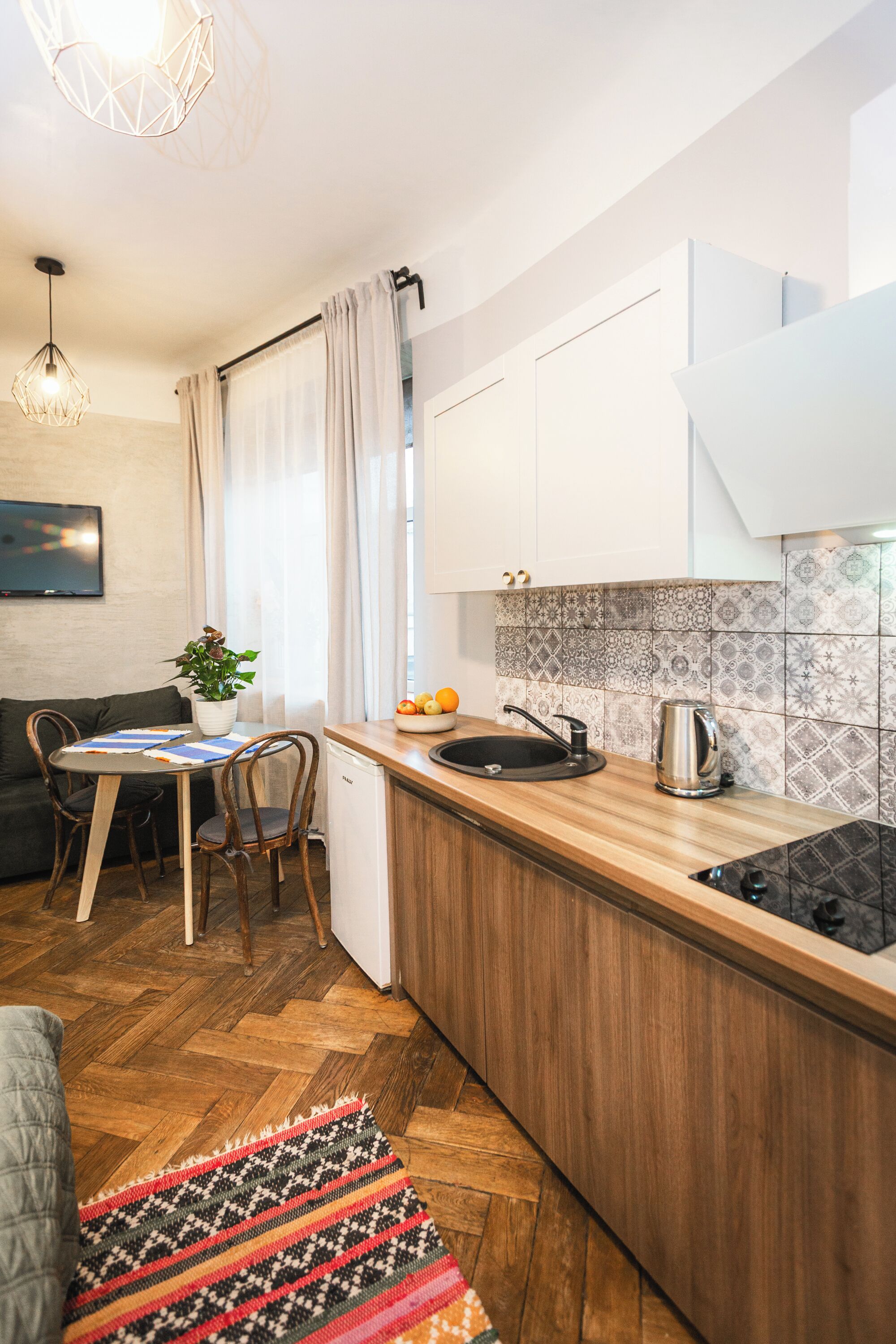 Luxury Studio | Cozinha americana privada | Geladeira, cooktop