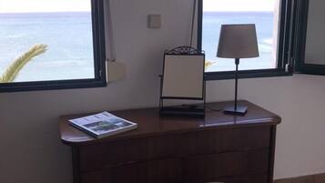 Dúplex, vista para o mar (Maisonette) | Sala de estar | TV de ecrã plano, lareira