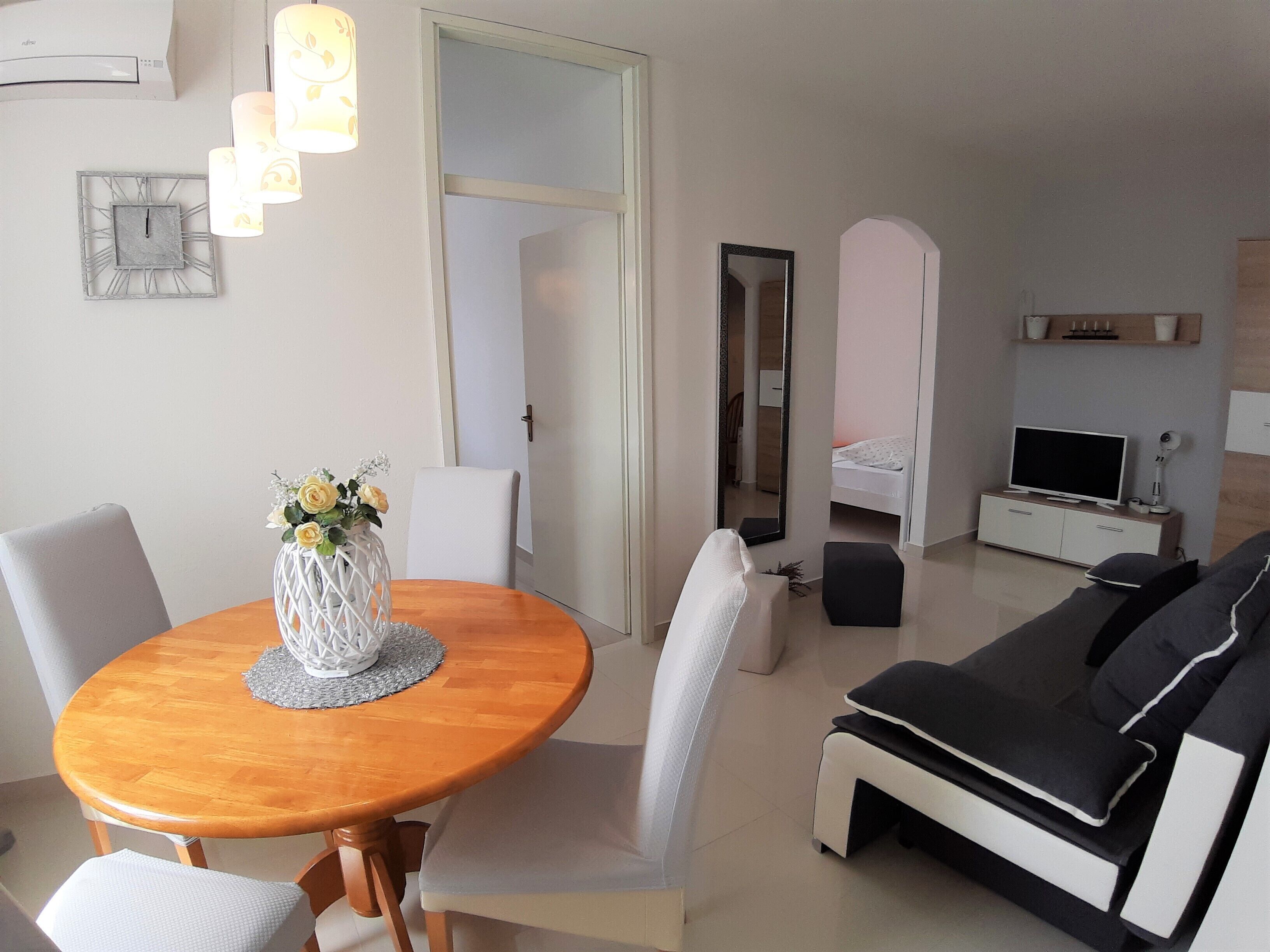 Apartment Medulin, 200 M From The Sea, 600 M From The Sandy Beach - Medulin