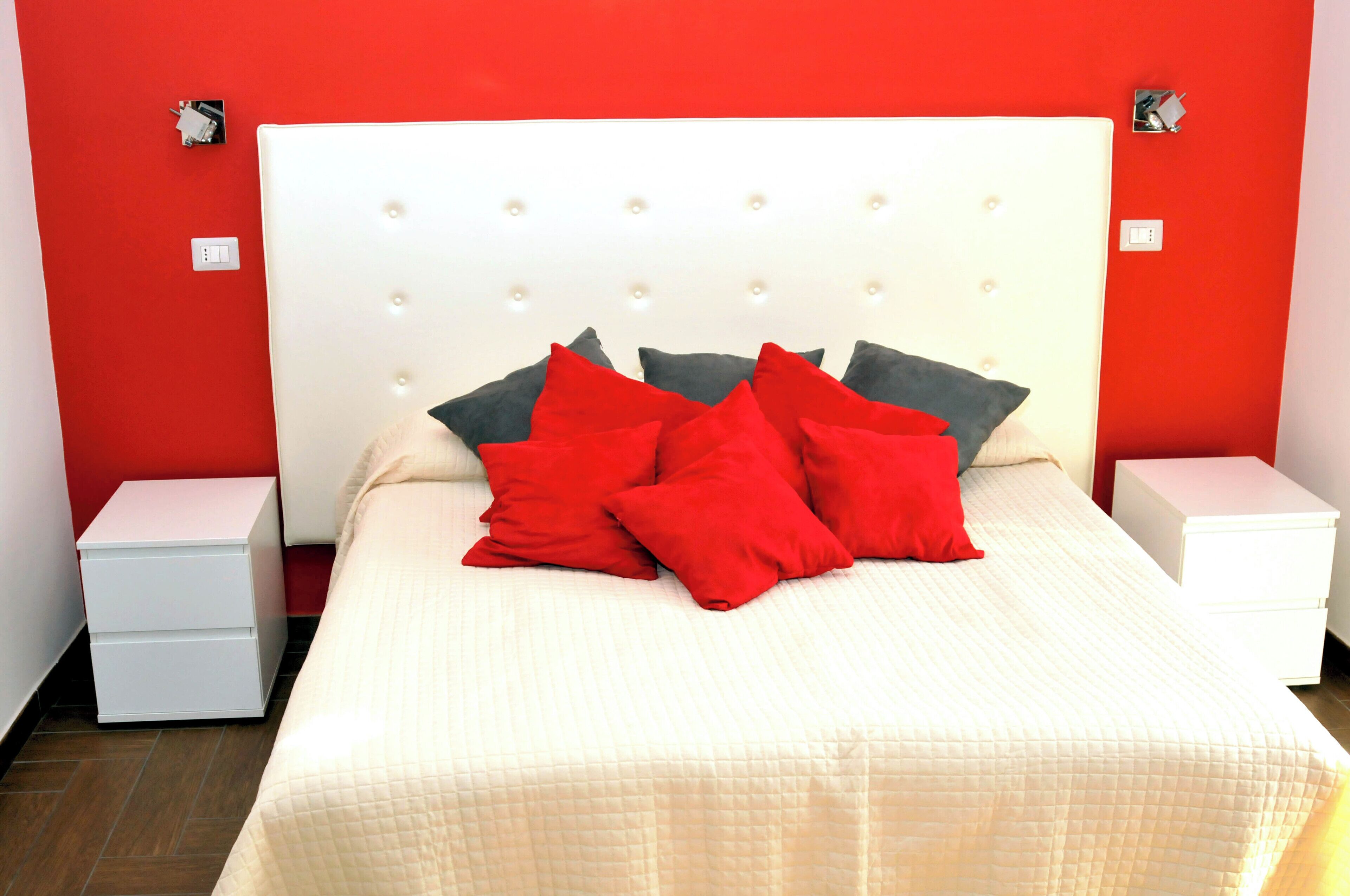 Quarto casal ou duplo conforto | Individualmente decorados, individualmente mobiliados, escrivaninha