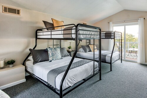 The Gathering Place-rest With A View! - Redding, CA