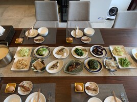 Pequeno-almoço mediante uma taxa nos dias úteis 