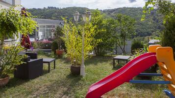 Área de recreio para crianças (ao ar livre)