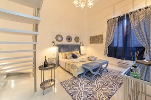 Quarto Quádruplo Premium | Cofre no quarto, com decoração personalizada 