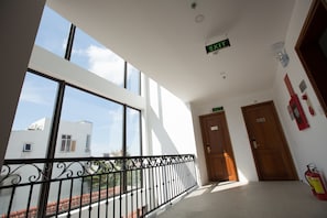 Minibar, cofre no quarto, secretária, cortinas/cortinados opacos 