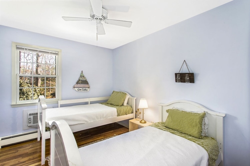 Charming Modern Home - Winter And Summer Retreat - Suffolk County, NY