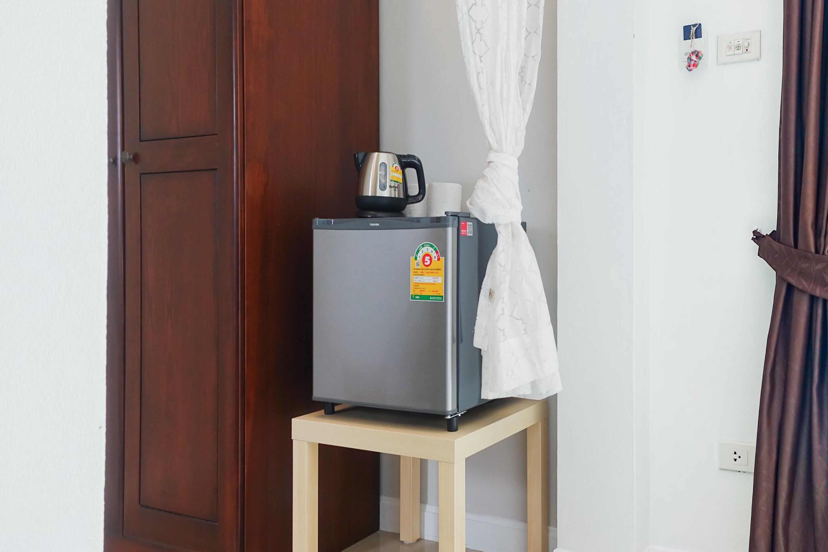Deluxe Double Room with  Pool View | Minirrefrigerador