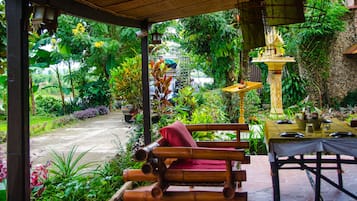 Pequenos-almoços servidos, cozinha asiática, com vista para o jardim