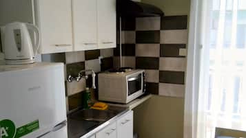 Estúdio (Apartment) | Cozinha americana privada | Geladeira, cooktop, chaleira elétrica, cadeirão de bebê
