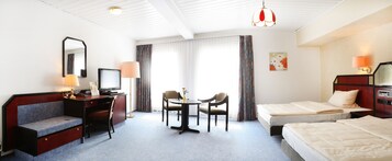 Quarto Duplo | Minibar, secretária, Wi-fi grátis, roupa de cama fornecida 