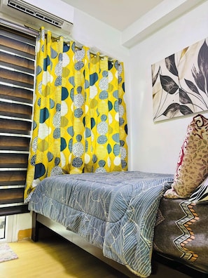 Condo conforto, 1 quarto, sacada | 1 quarto, cofres nos quartos, escrivaninha