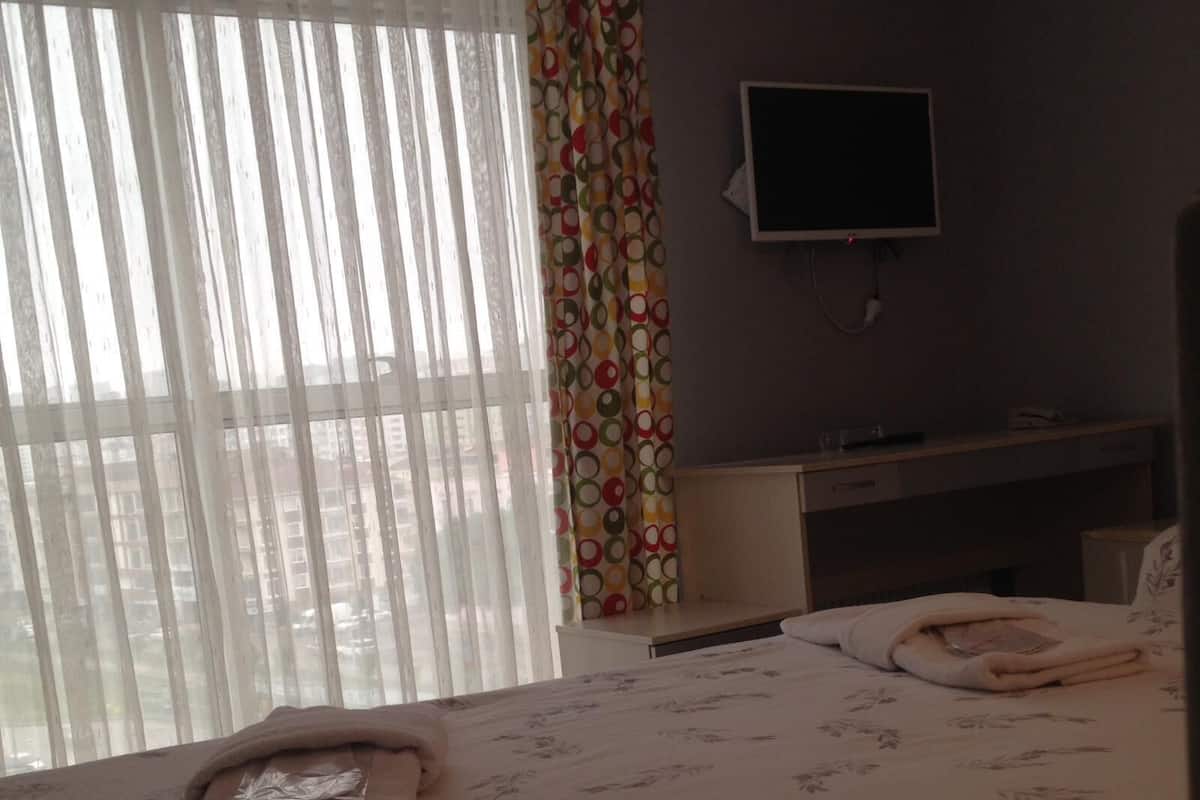 Quarto solteiro standard | Escrivaninha, ferros/tábuas de passar roupa, Wi-Fi de cortesia