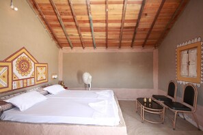 Casa | Camas desdobráveis, roupa de cama fornecida