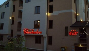 Fachada do alojamento (tarde/noite)