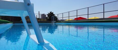 Piscina exterior sazonal