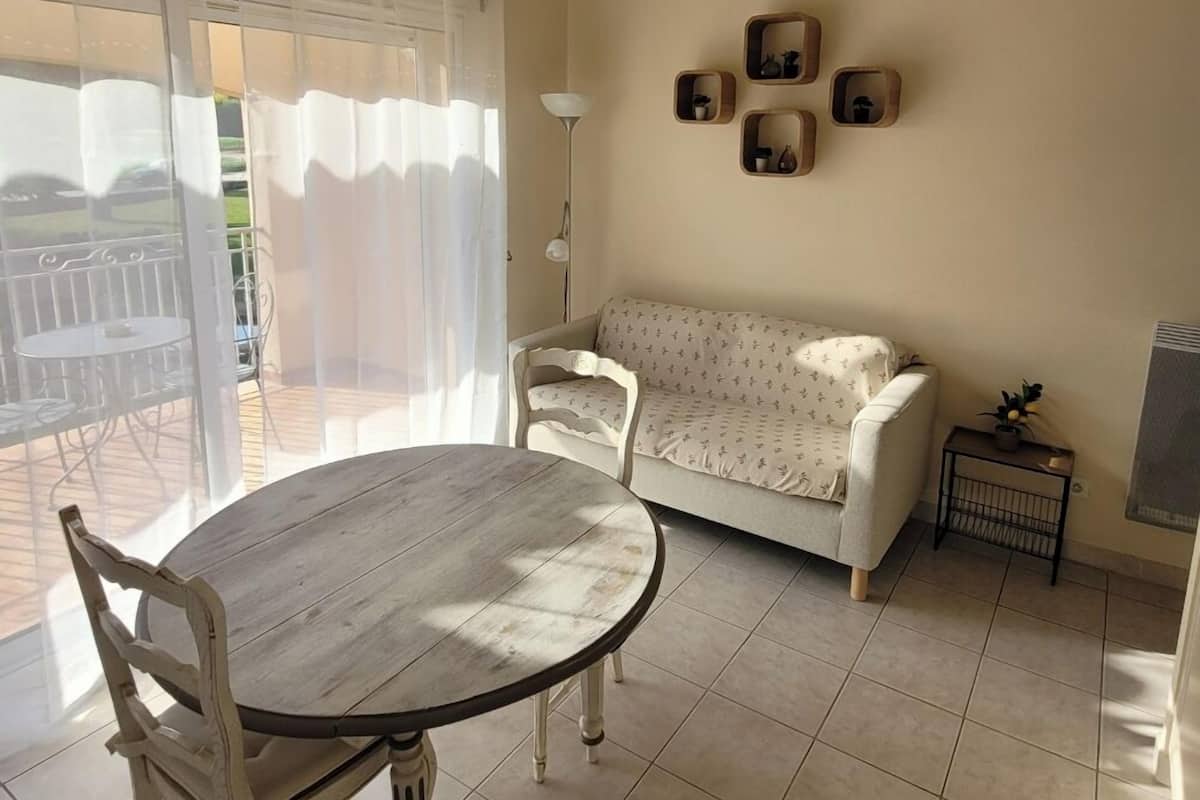 Suite familiale triple (Violette) | Minibar, cofre no quarto, com decoração personalizada