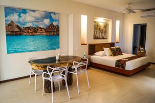 Quarto Duplo | Cofre no quarto, secretária, cortinas/cortinados opacos