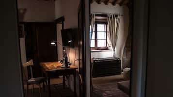 Quarto quádruplo luxo, 2 quartos | Escrivaninha, quartos à prova de som, berços (sobretaxa)