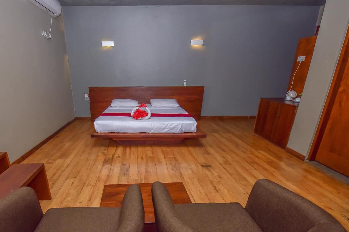 Quarto Deluxe | Minibar, cofre no quarto, secretária, ferro/tábua de engomar