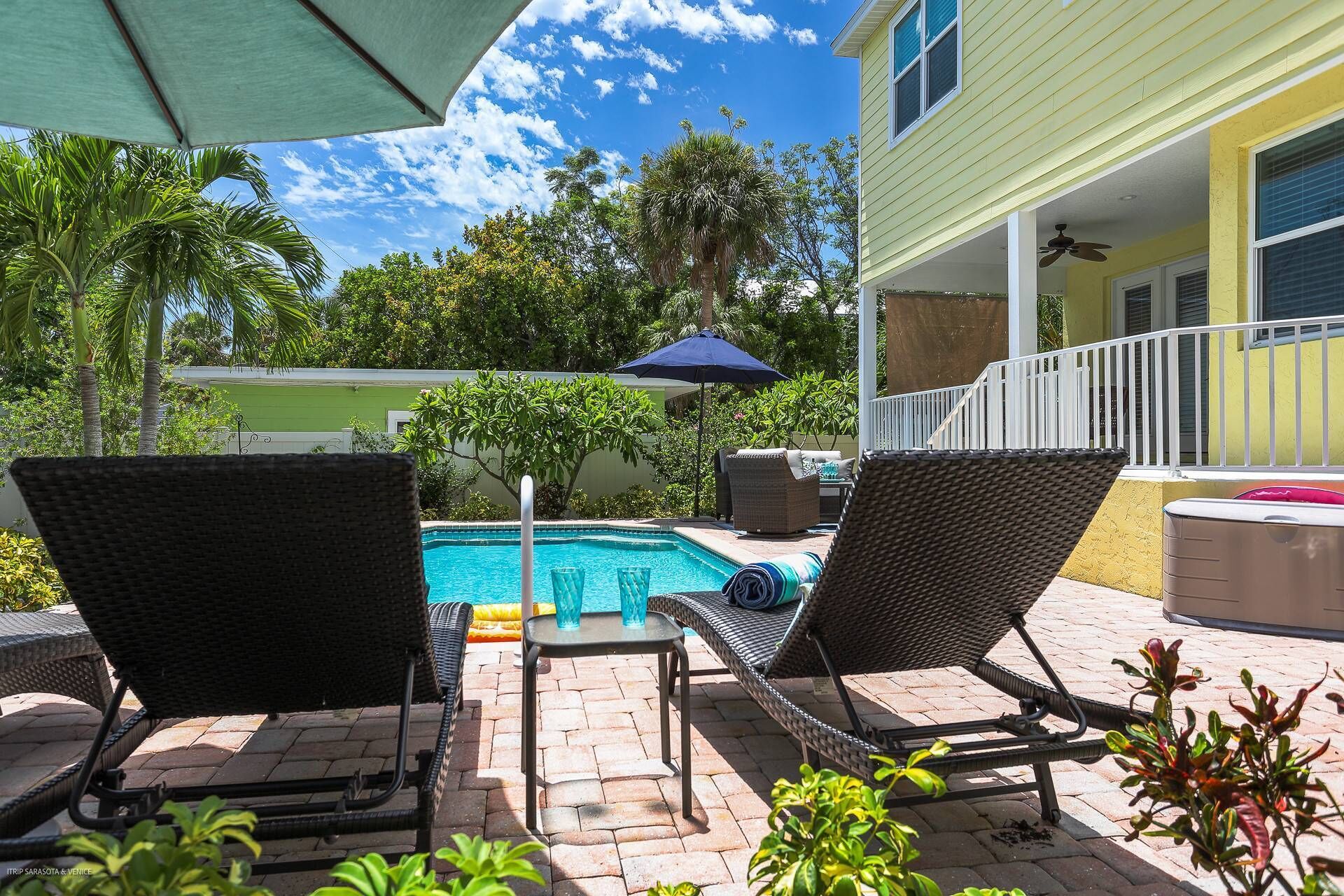 Perfect Siesta Village Pool Home! Walk to the beach and hang out in the ...