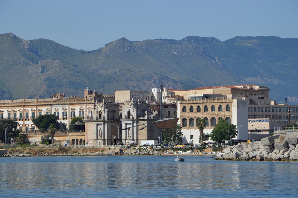 In The City Center, A Few Steps From Massimo By Lake Design - Palermo