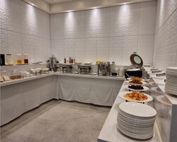 Café da manhã com buffet todos os dias (KRW 10000 por pessoa) 