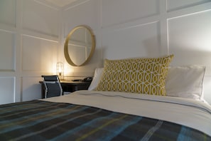 Quarto Individual Superior, 1 cama queen-size, não fumadores | Cortinas/cortinados opacos, Wi-fi grátis, roupa de cama fornecida