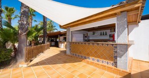 Bar à beira da piscina
