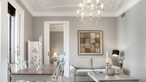 Apartamento superluxo, 2 quartos | Sala de estar