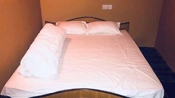 Quarto casal luxo | Banheiro | Chuveiro, produtos de toalete grátis, chinelos, toalhas de banho