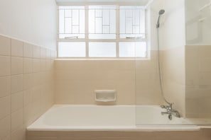Apartamento Standard, 2 quartos, varanda, Vista para a cidade | Banheira de imersão total