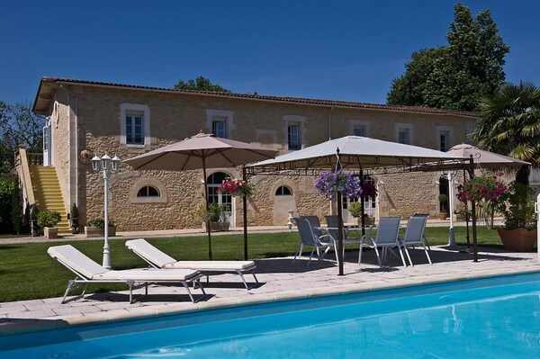 Hôtel La Tour Perrier - Żyronda