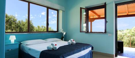 Quarto Duplo ou Twin | Roupa de alta qualidade, cofre no quarto, secretária