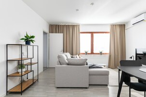 Apartamento, 2 quartos (A1) | Área de estar | TV de tela plana