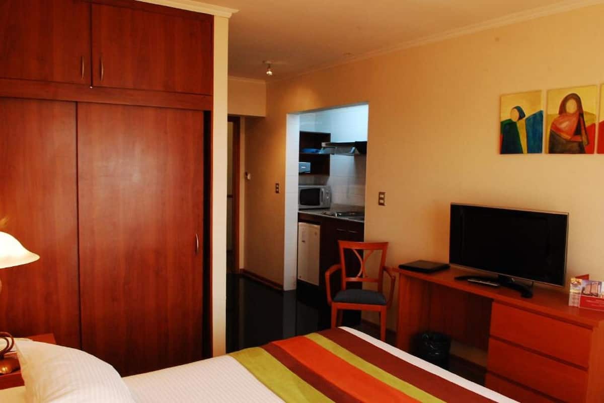Quarto Duplo, 1 cama queen-size, casa de banho privativa, vista para o mar | Minibar, cofre no quarto, secretária, cortinas/cortinados opacos