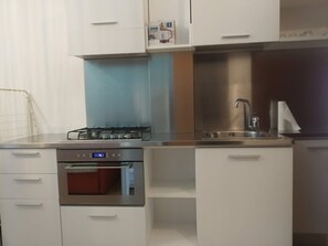Apartamento conforto | Cozinha privada | Geladeira, micro-ondas, cooktop, chaleira elétrica