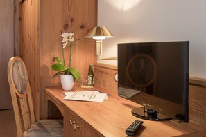 Quarto casal standard, para não fumantes, sacada | Comodidades do quarto