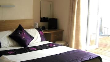 Secretária, quartos insonorizados, Wi-fi grátis