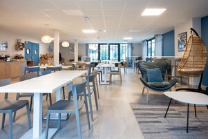 Café da manhã continental todos os dias (EUR 16 por pessoa) 