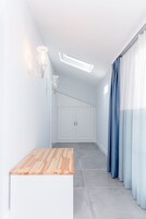 Loft, terraço, Vista para a cidade | Minibar, cofre com capacidade para portátil, secretária 