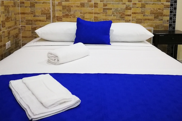 Quarto Triplo | Minibar, cortinas/cortinados opacos, Wi-fi grátis