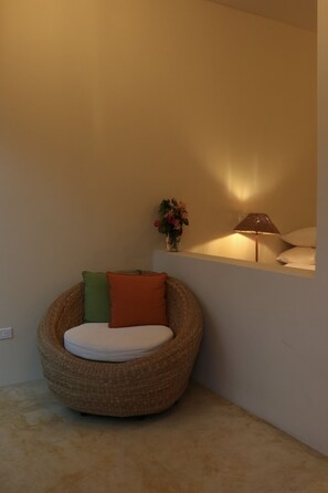 Quarto Standard, junto à piscina | Edredões de penas, minibar, ferro/tábua de engomar, camas desdobráveis 