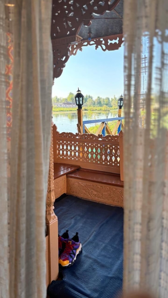 Golden Hopes Group Of Houseboats - Srinagar