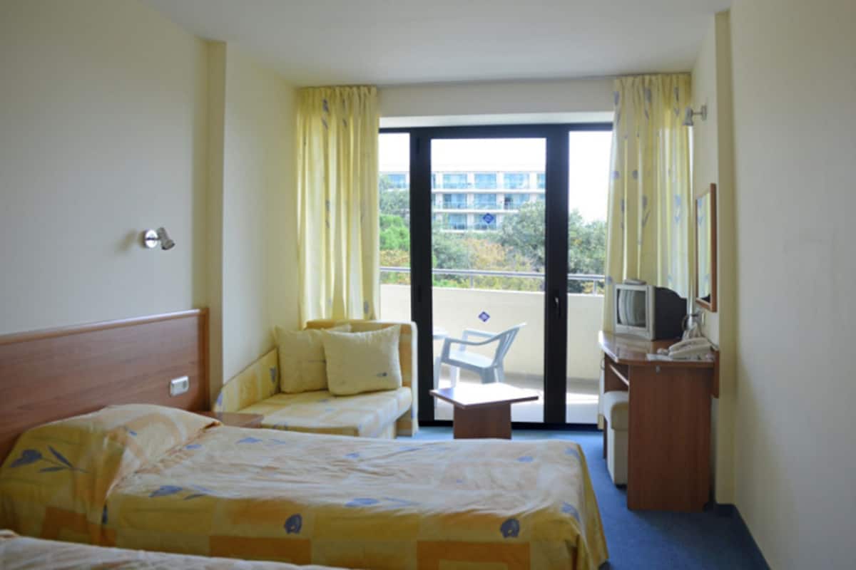 1 quarto, frigobar, escrivaninha, quartos à prova de som