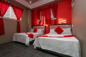 Quarto Quádruplo Deluxe | Ferro/tábua de engomar