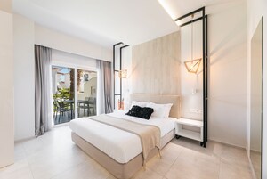 Quarto Duplo Comfort, acessível | Cofre com capacidade para portátil, secretária, quartos insonorizados 