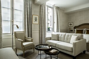 Quarto casal premium | Cofres nos quartos, cortinas blackout, quartos à prova de som