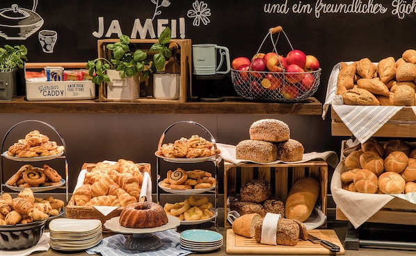 Pequeno-almoço continental diário mediante uma taxa